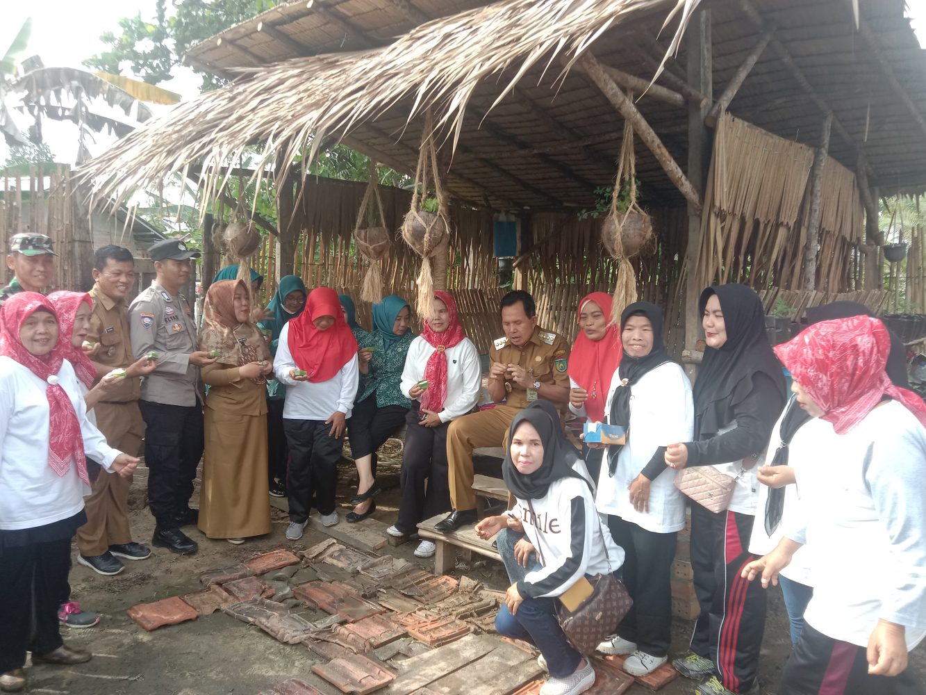 Tebar Benih Ikan Nilam di Kolam Retensi Karang Raja, Begini Pesan ...